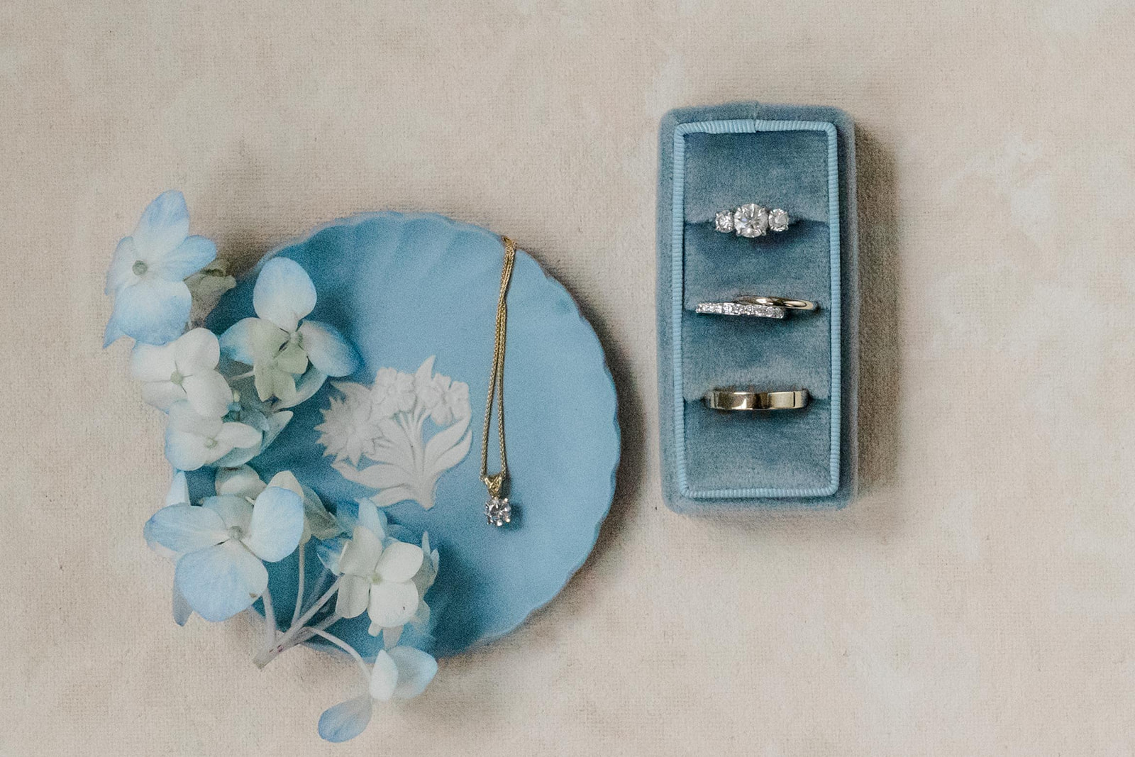 Twenty Essential Wedding Photos by Luxury Photographer