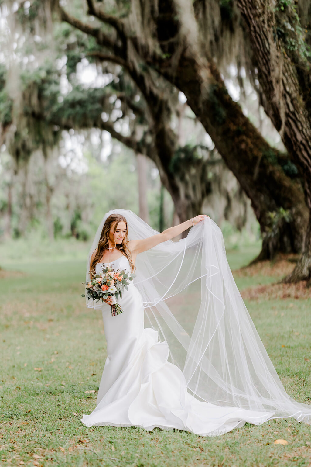 Twenty Essential Wedding Photos by Luxury Photographer