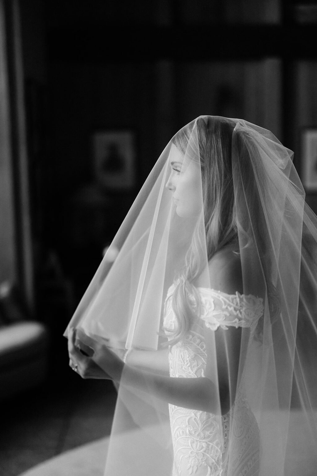 Twenty Essential Wedding Photos by Luxury Photographer