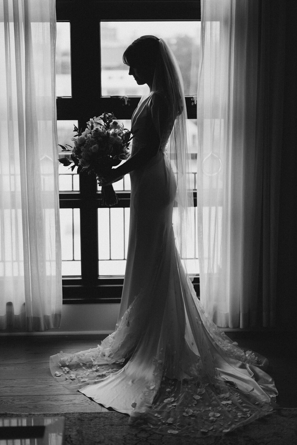 Twenty Essential Wedding Photos by Luxury Photographer